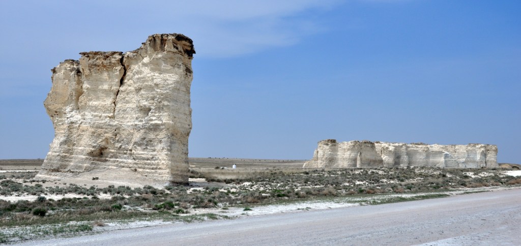 20 Things to do in Monument Rocks – Wander Epic